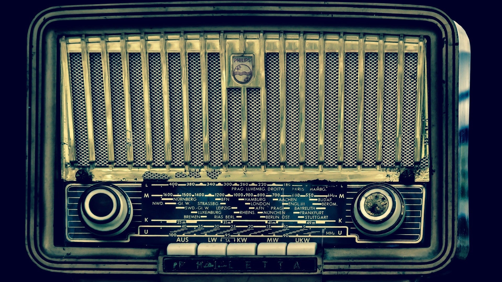 100 years ago, broadcast media began transforming American politics