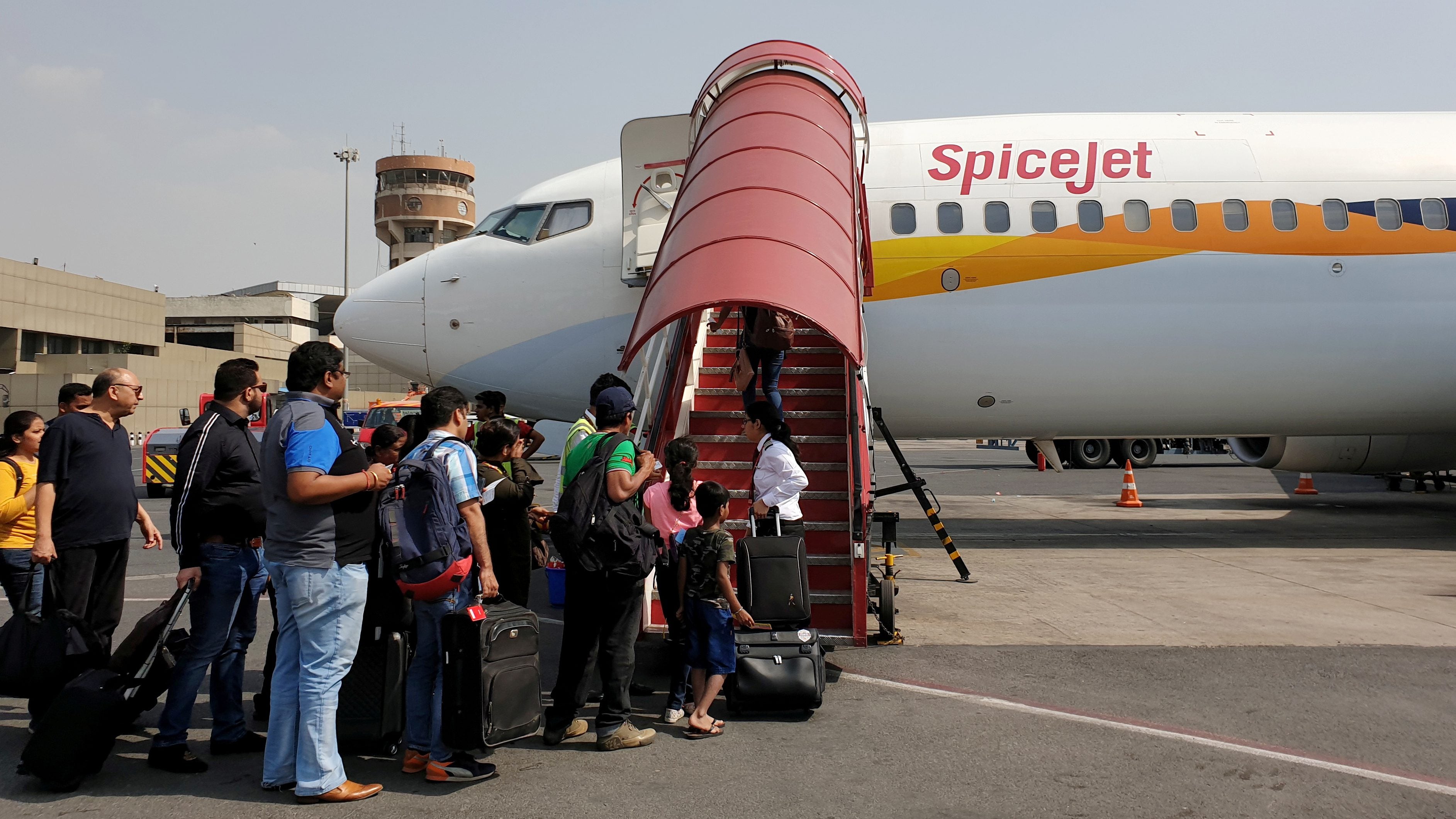 Indian flyers are avoiding SpiceJet and other airlines over frequent ...