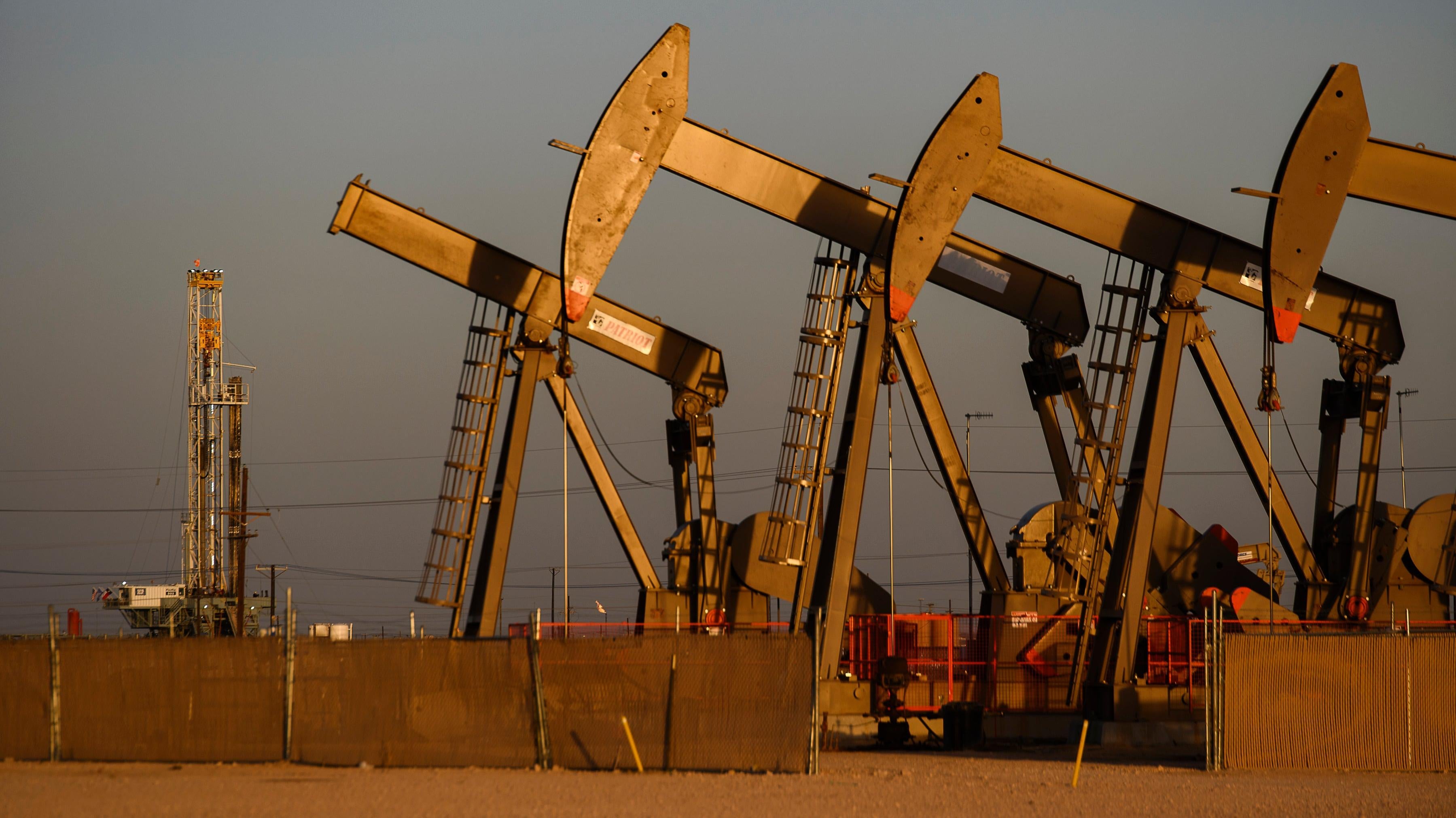 US oil and gas extraction is at a new high and will likely stay near ...