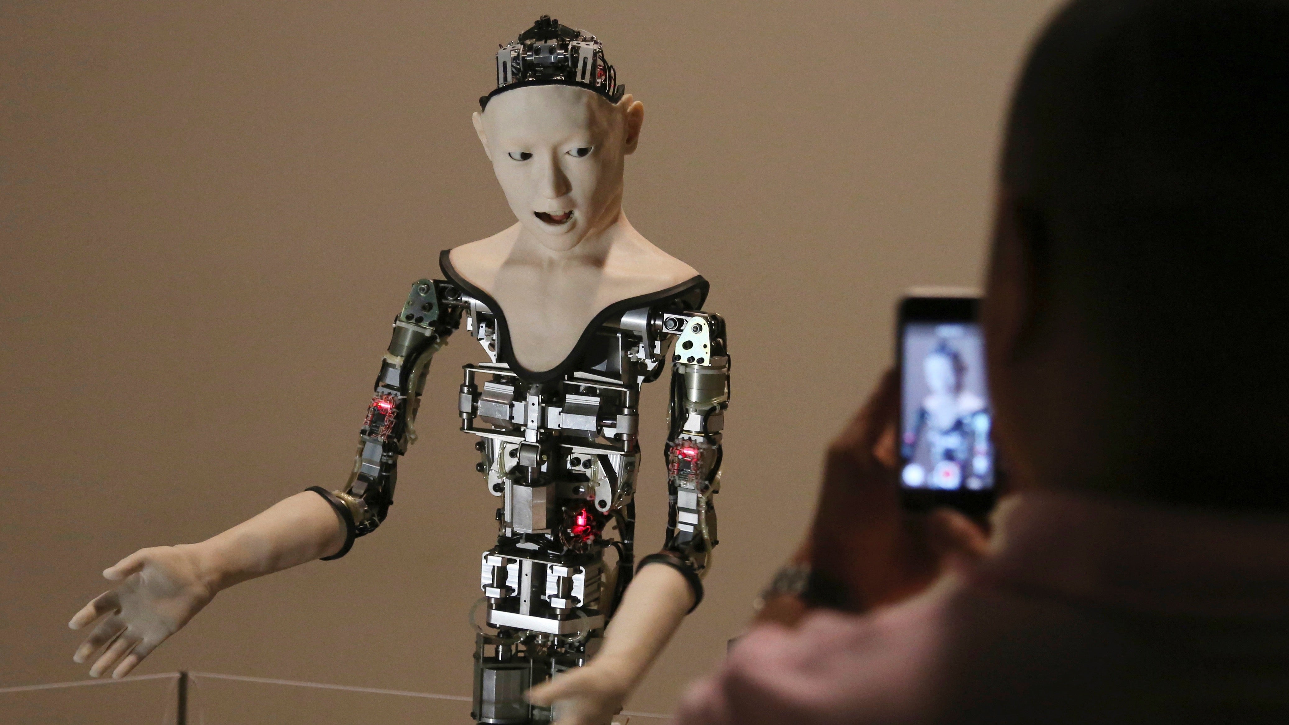 This exceedingly creepy robot moves on its own and will haunt your dreams