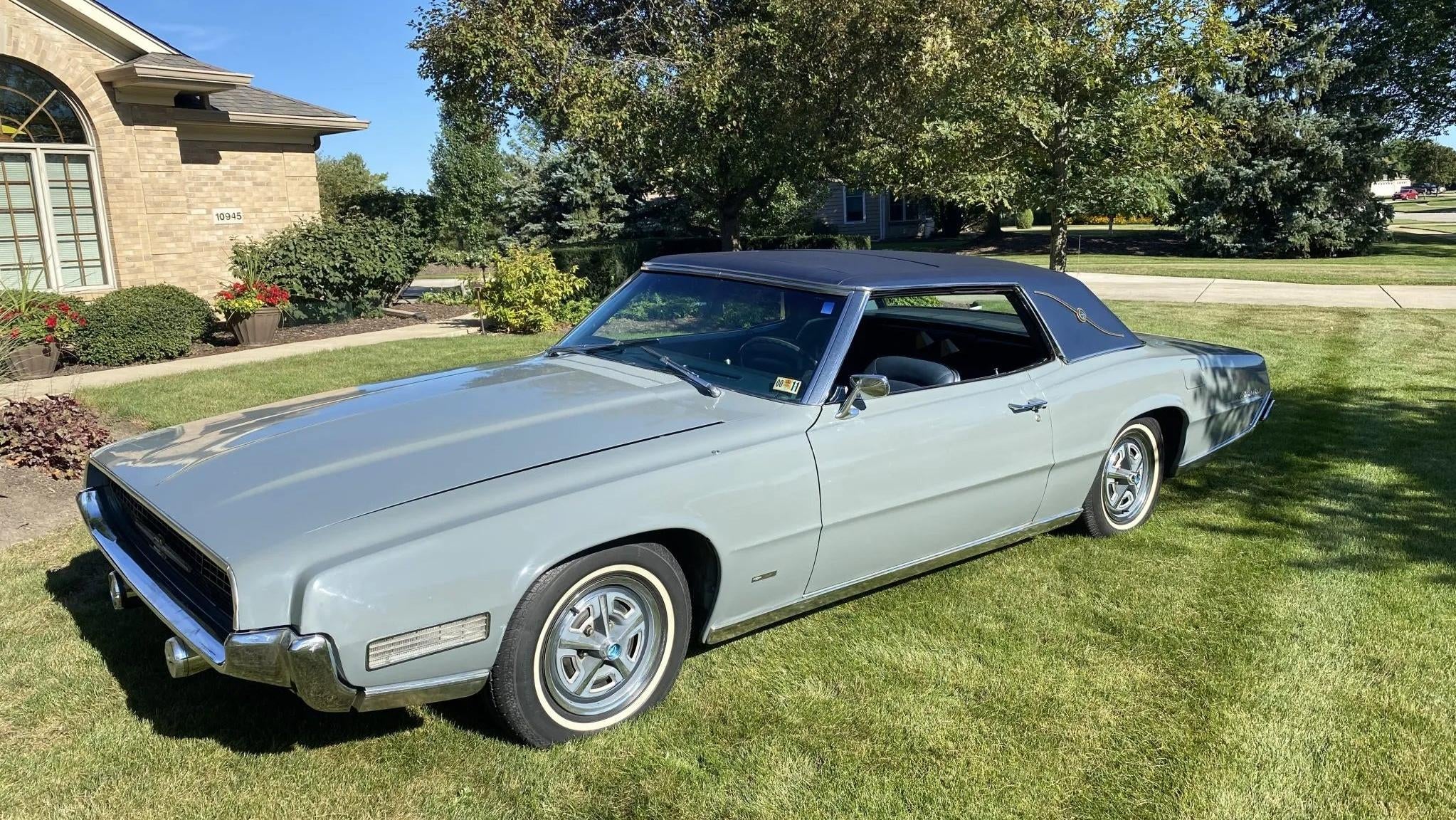 Copia de la súper rara edición de Abercrombie y Fitch Ford Thunderbird ...