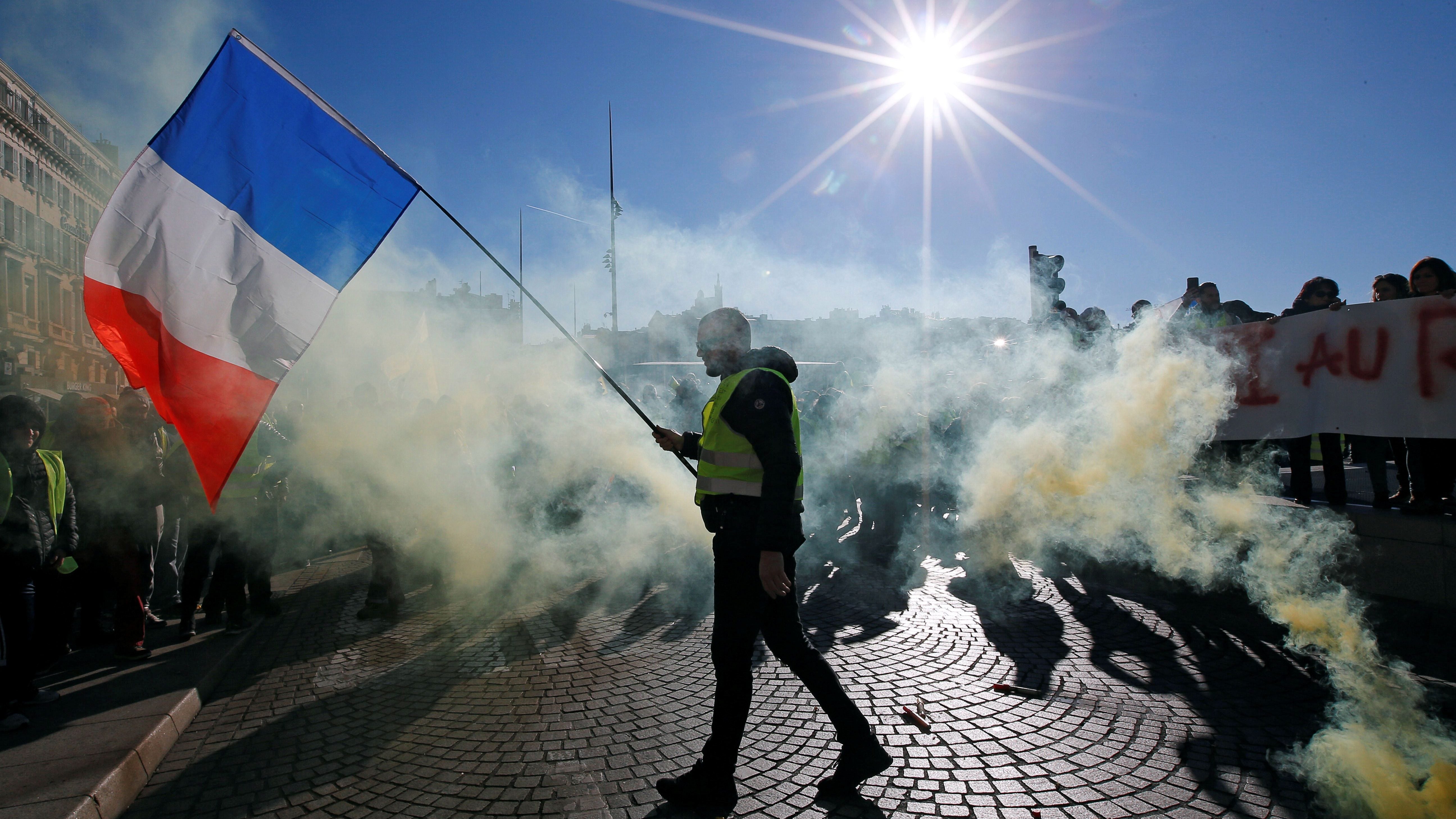 In an open letter, Emmanuel Macron asks every French citizen to answer ...