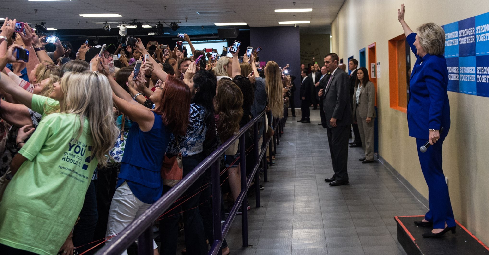 Here’s the truth about that viral mass selfie at a Hillary Clinton rally