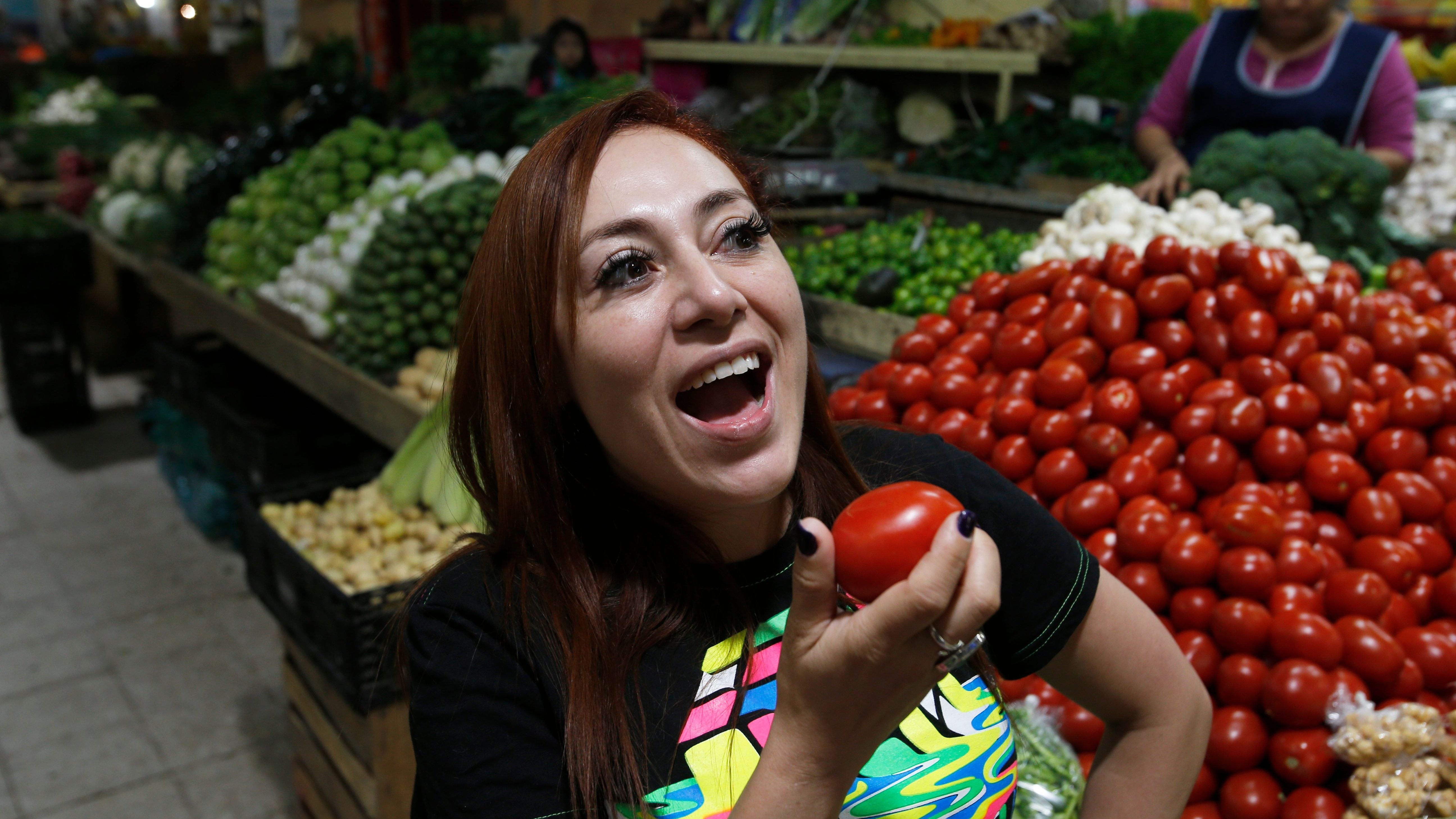 Opera singers delight new audiences at food markets throughout Mexico City