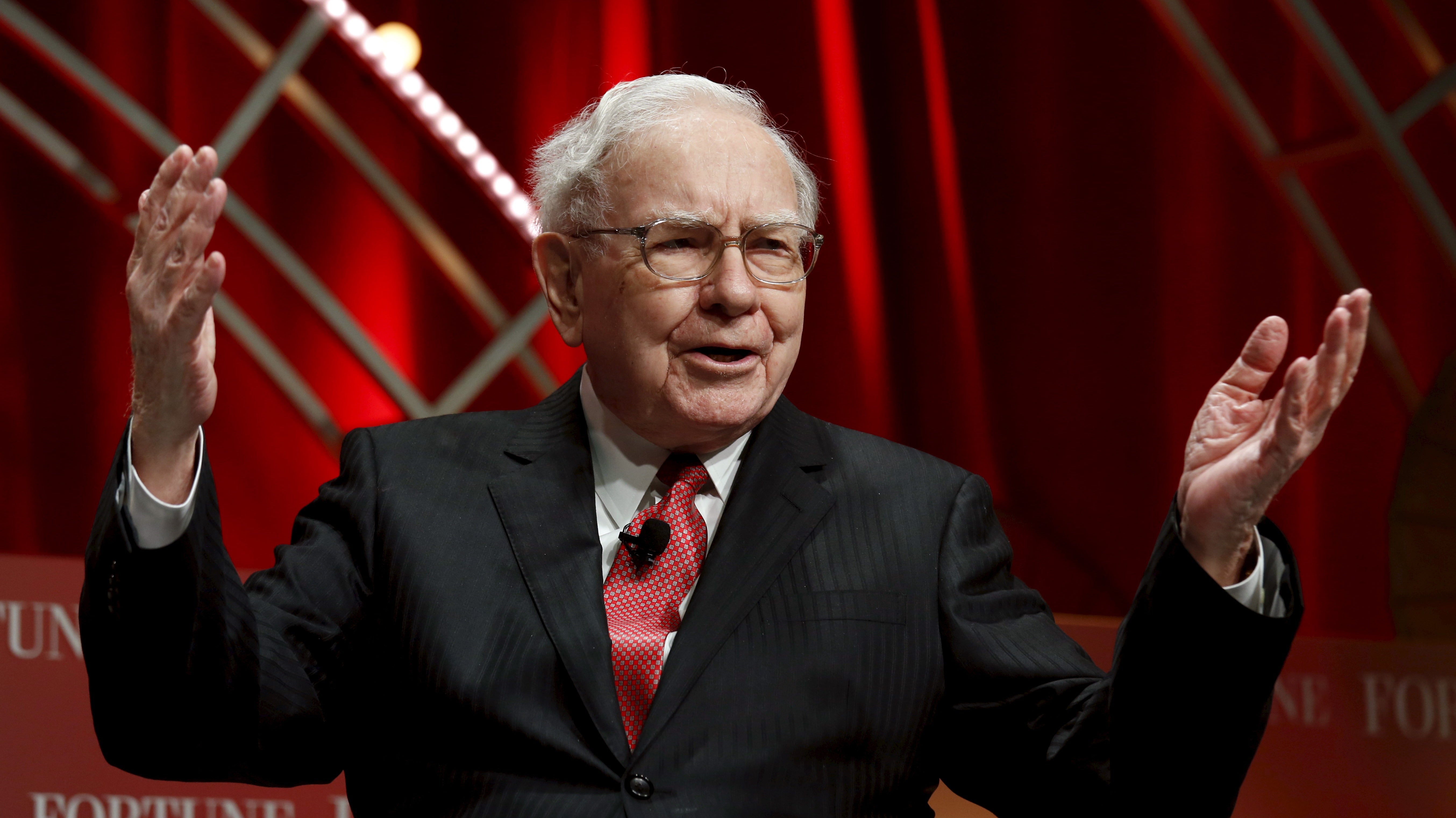 The bold move that won a Chinese suit-maker Warren Buffett’s lifelong ...